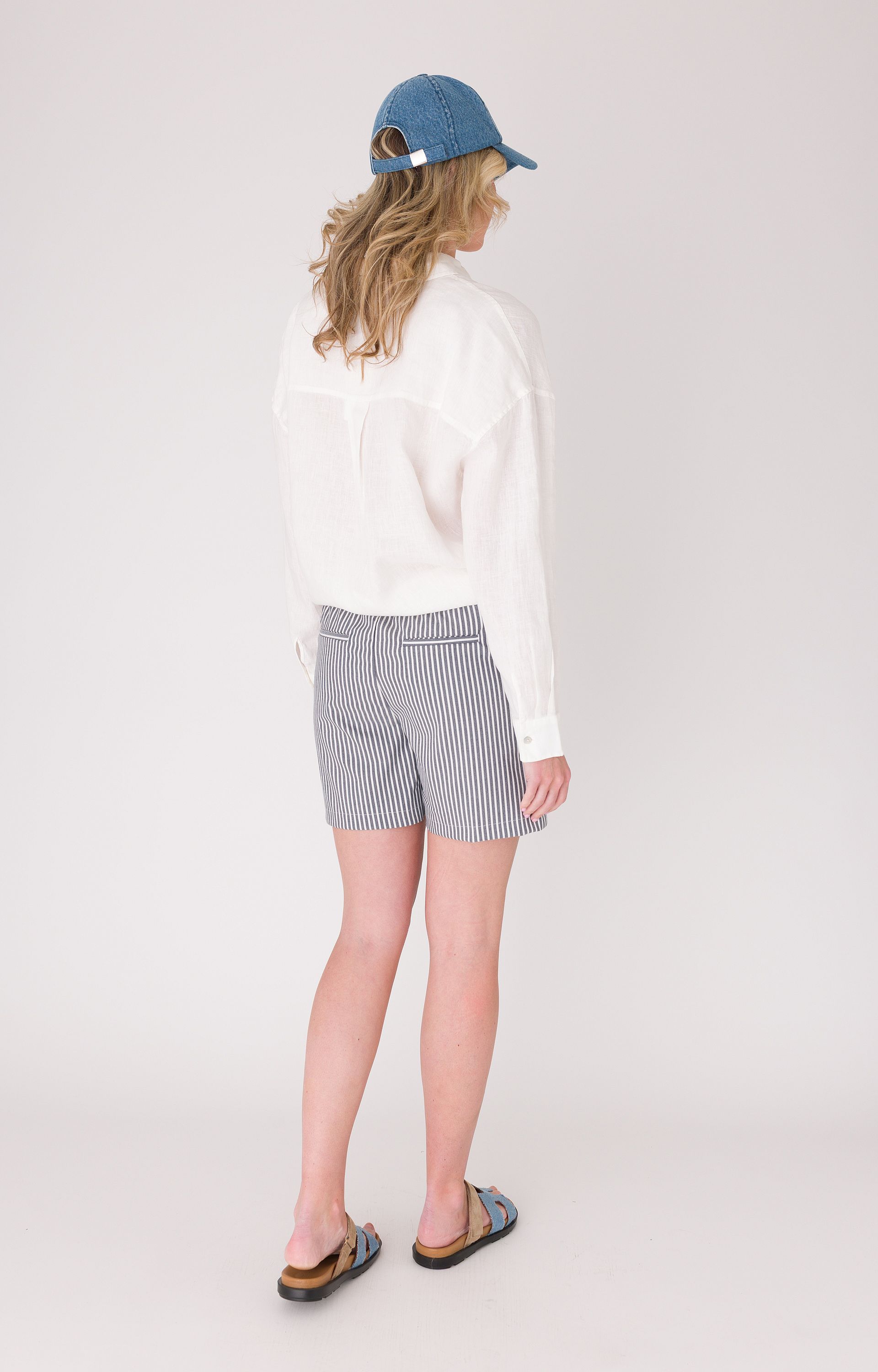 Short Lisa | 42 | 5715360776421